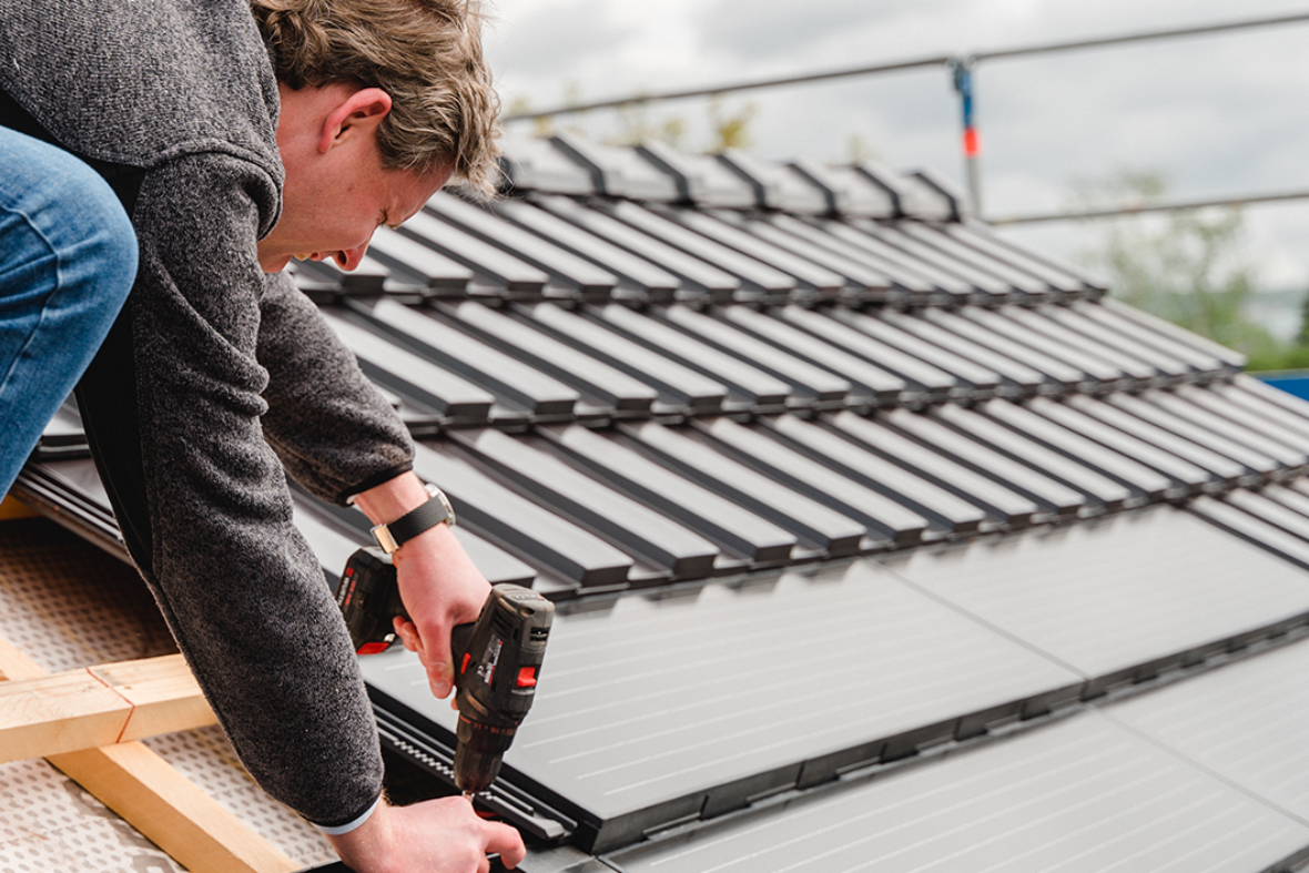 Integrierte Photovoltaikanlage J160-PV für ein ästhetisches Dach