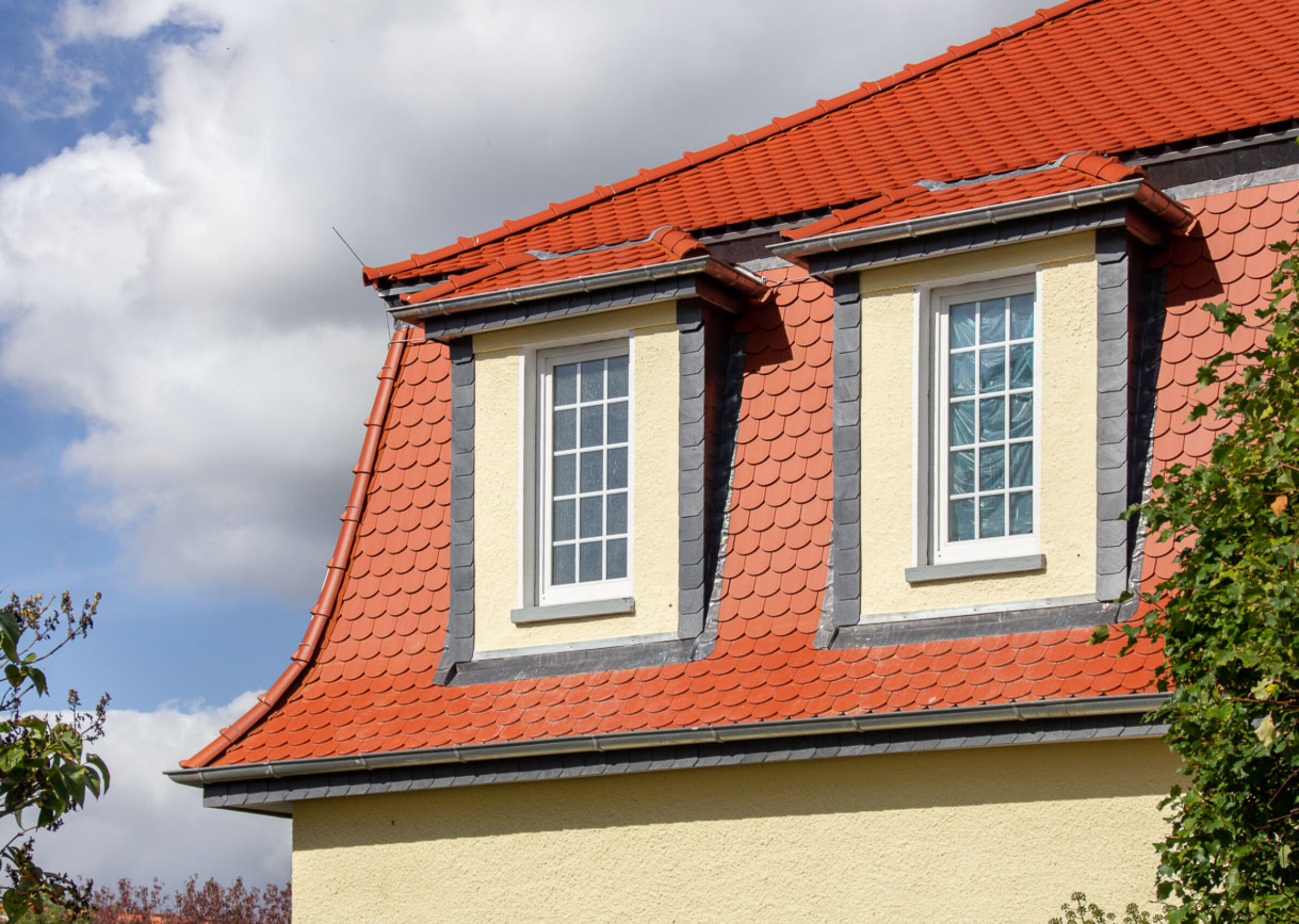 Traditionelles Einfamilienhaus mit Biberschwanzziegel