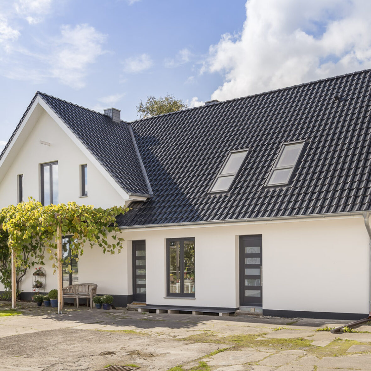 Flachdachziegel J13v in stilvoller Glasur schiefergrau matt